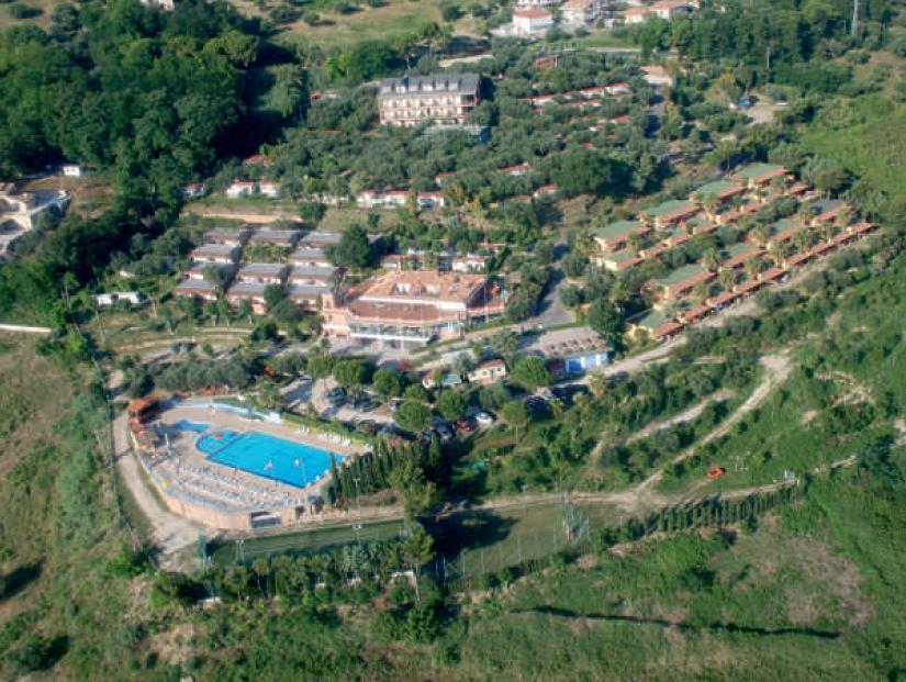 Ferienanlage in Italien im Alleinauftrag! 5 Mio. € - HIHC ...